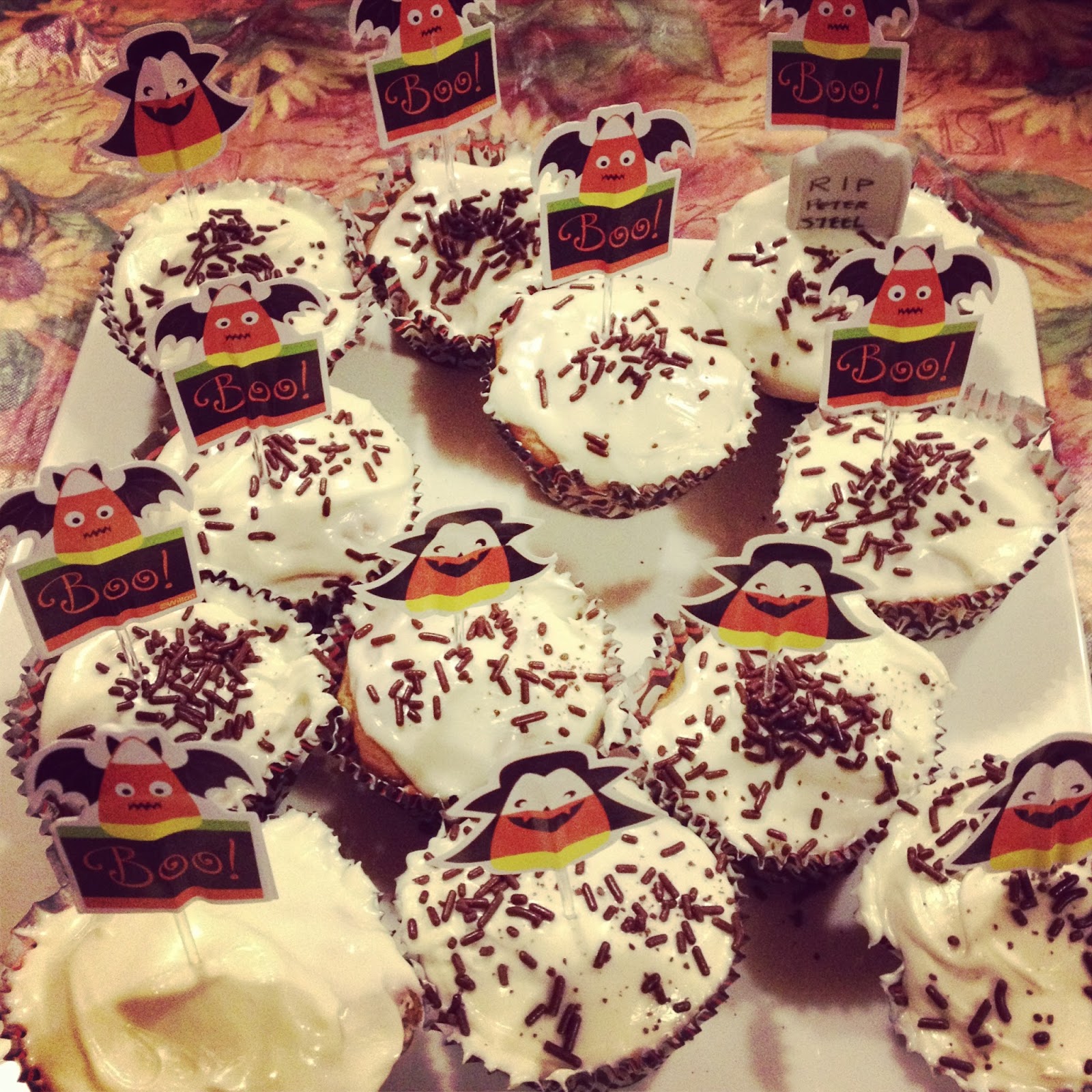 Eternal Wynter: Gothic Cupcake baking