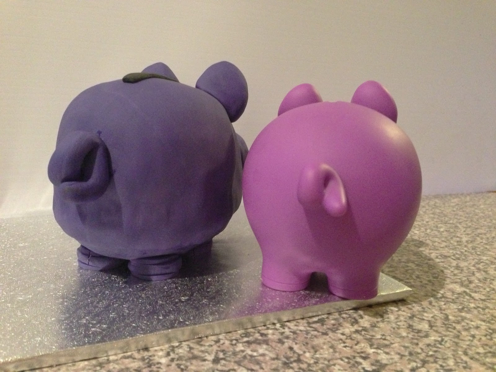 Cakicature: Purple pig