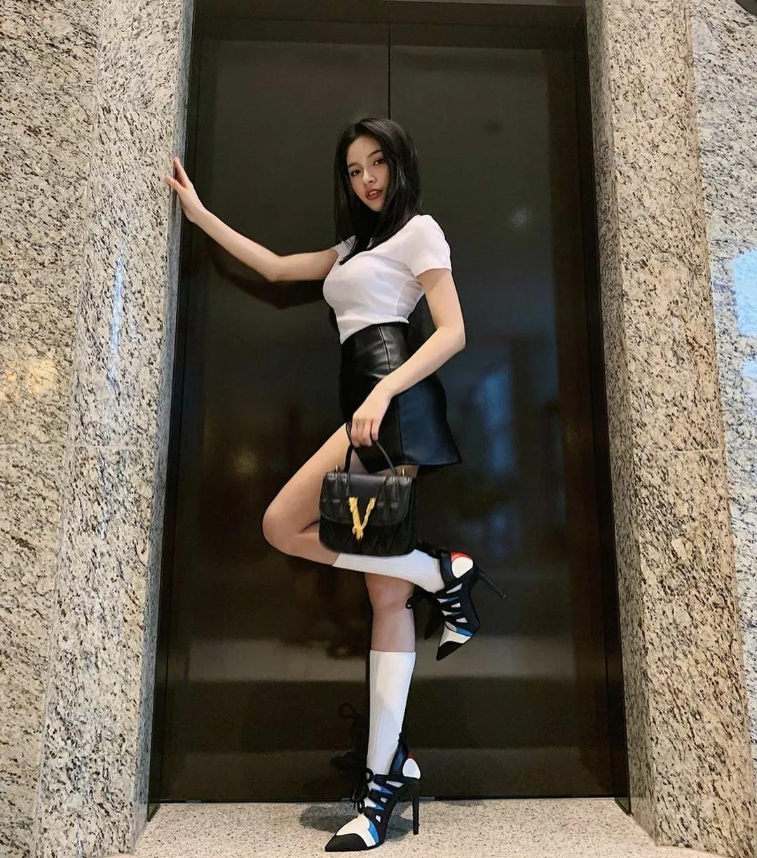 Han Lingyu 韩令渝 vs Han Qinyu韩沁渝 - 📖