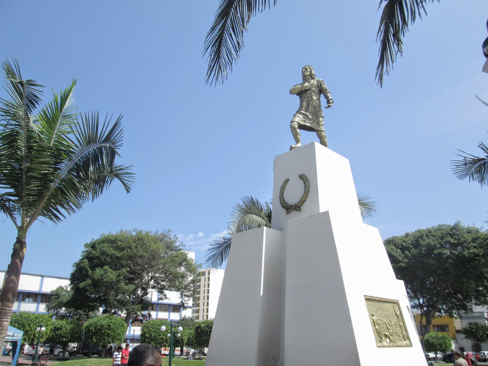 En las calles de Lima: PLAZA TUPAC AMARU DE MAGDALENA