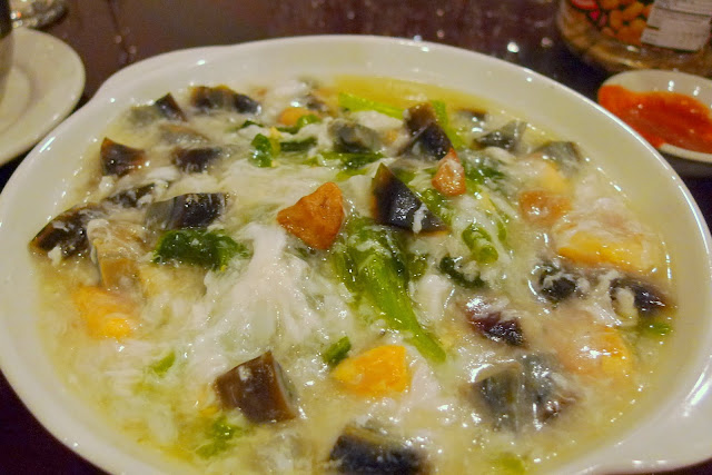 I AM A FOODIE: Garlic Chinese Spinach (Polonchay) with Century Eggs