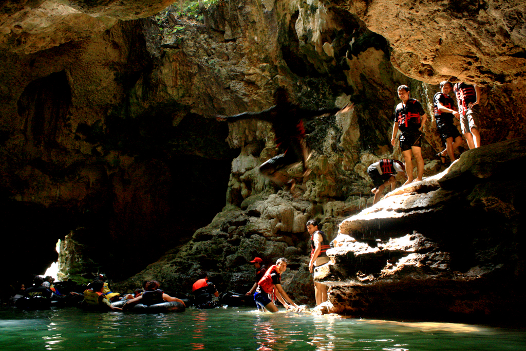 Wisata Cave Tubing di Goa Pindul - http://moonamay.blogspot.co.id/
