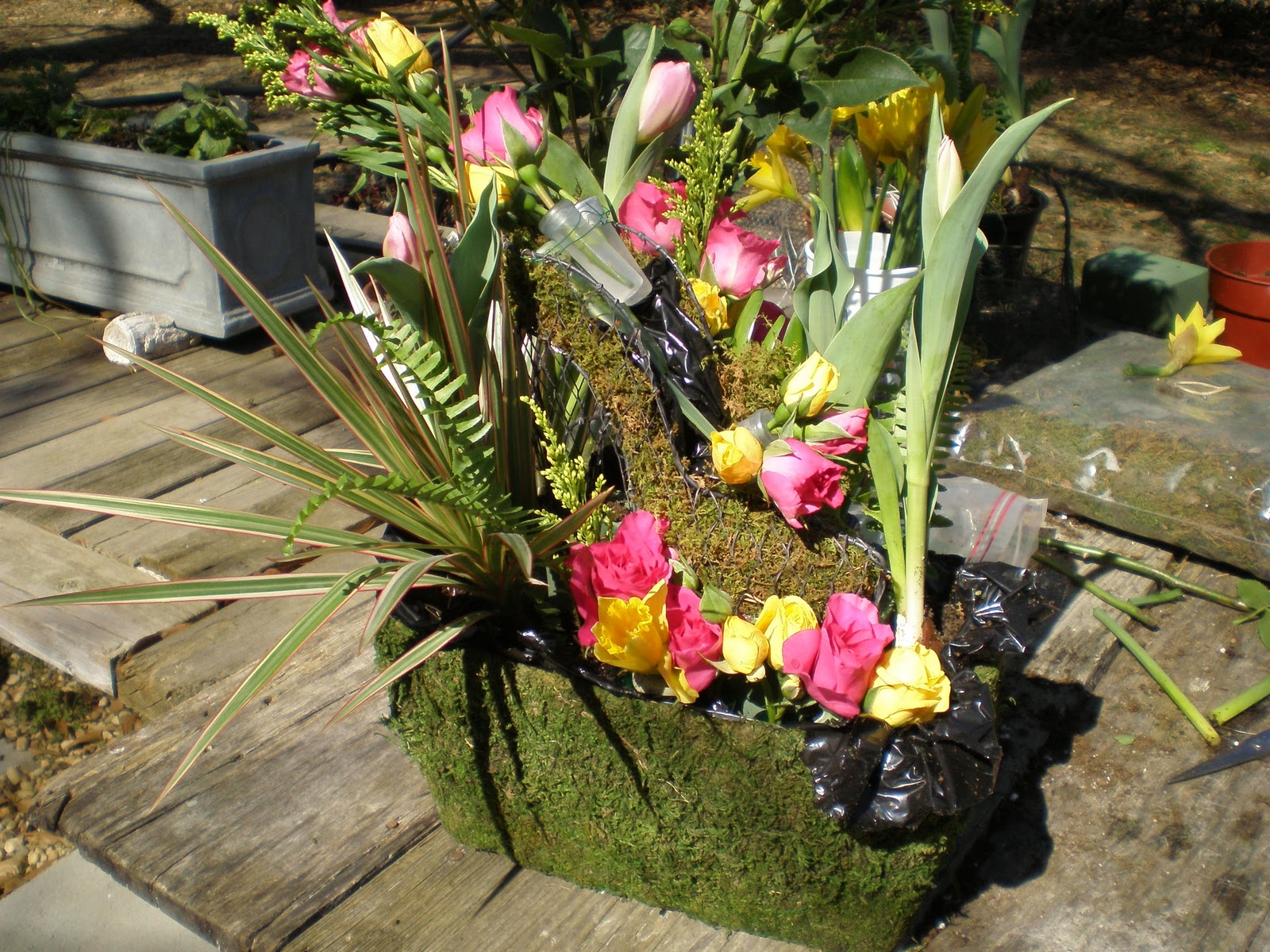 FETES EN FLEUR: Shoe Flower Arrangement