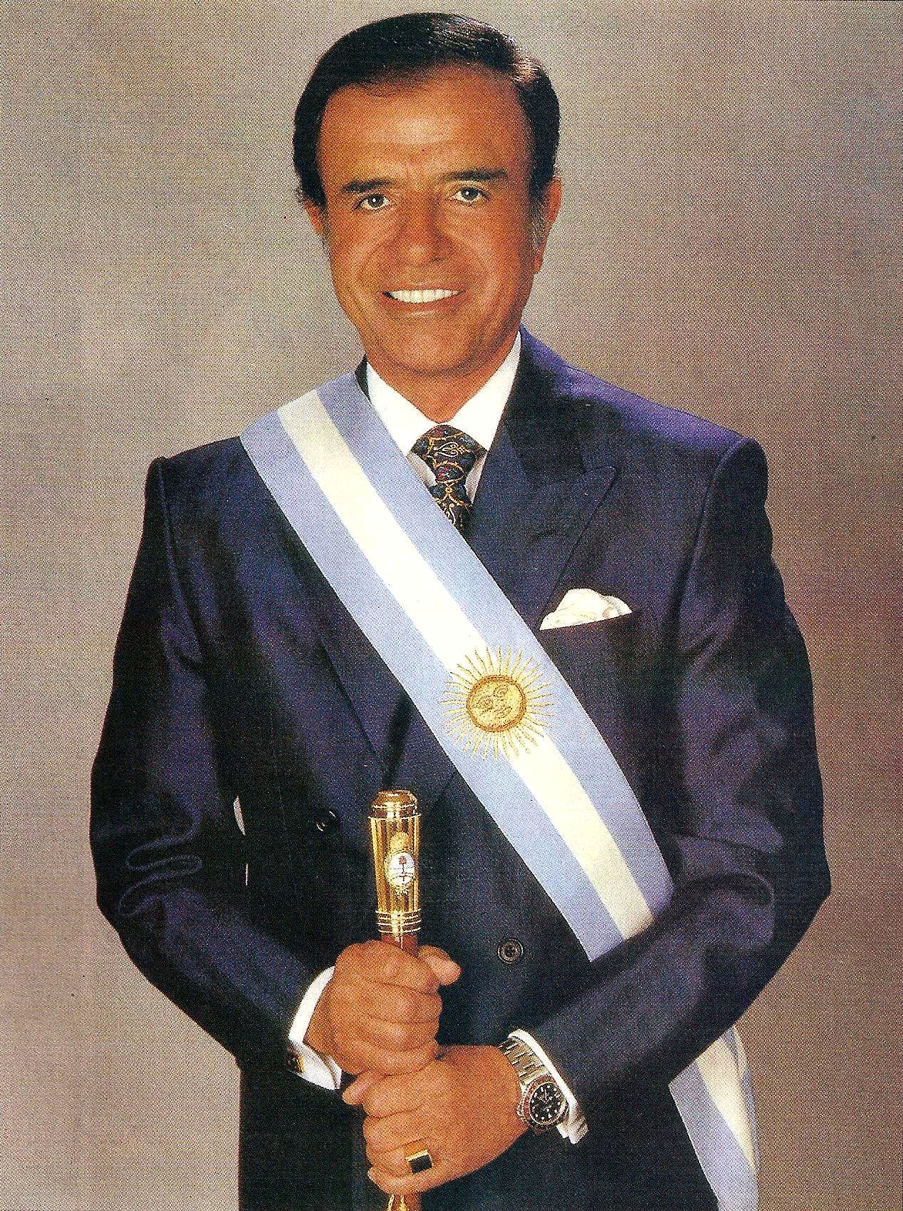 Banderas de Argentina y de todo el mundo: Sepelio de Menem: ¿y la banda presidencial?