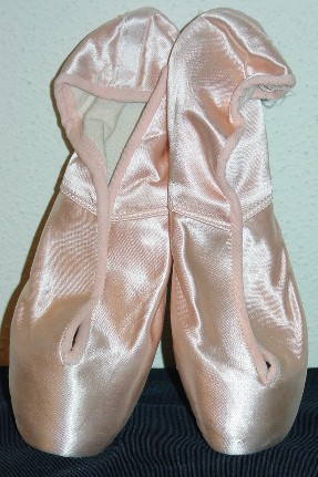 Antique Pointe Shoes: Gamba