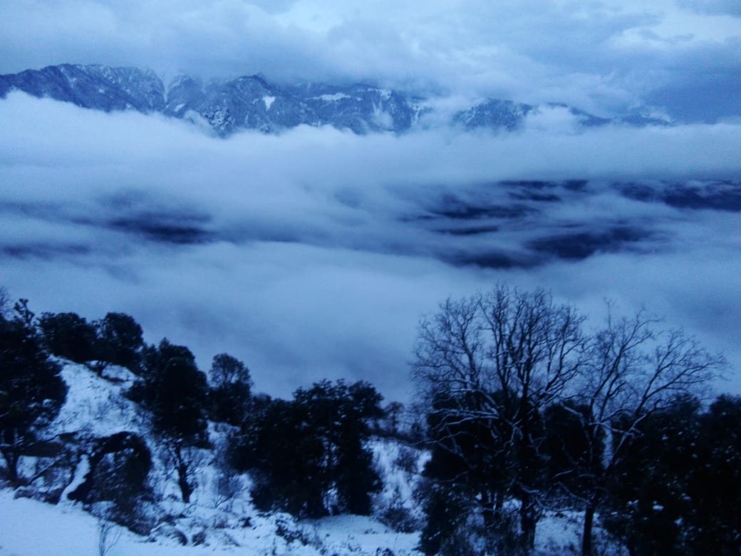 First snowfall of this season in Kullu-Manali | Season's first snowfall ...