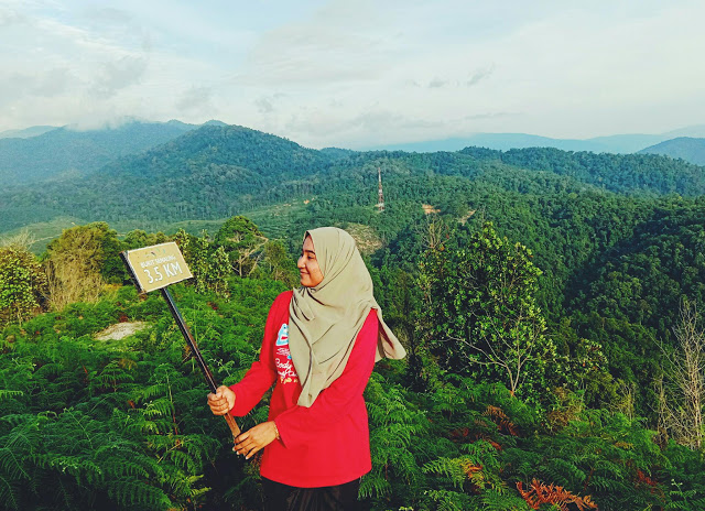 Hiking Bukit Senaling, Negeri Sembilan - Noni Shuhada