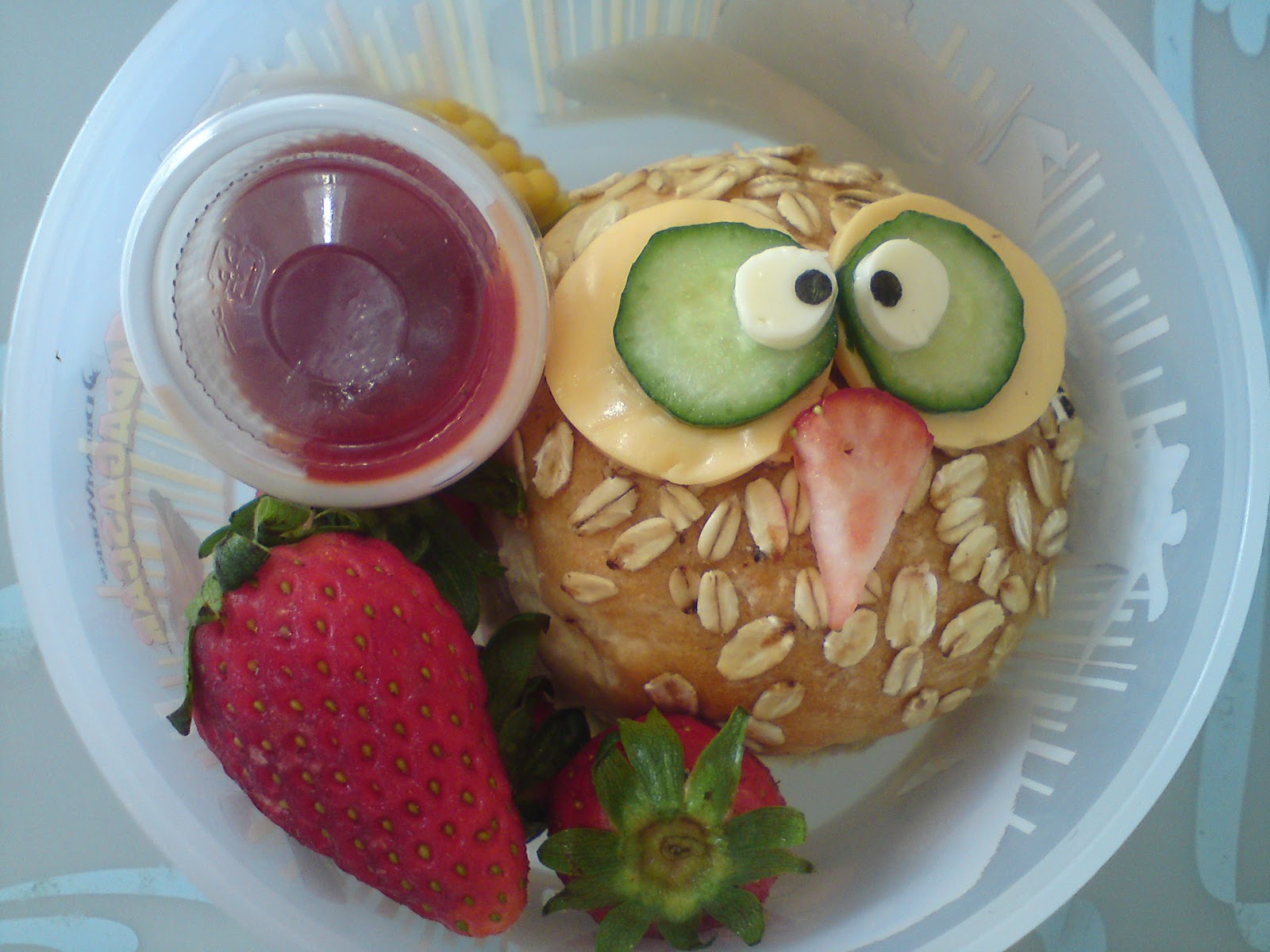 Dragonfly Bento Box: Owl burger