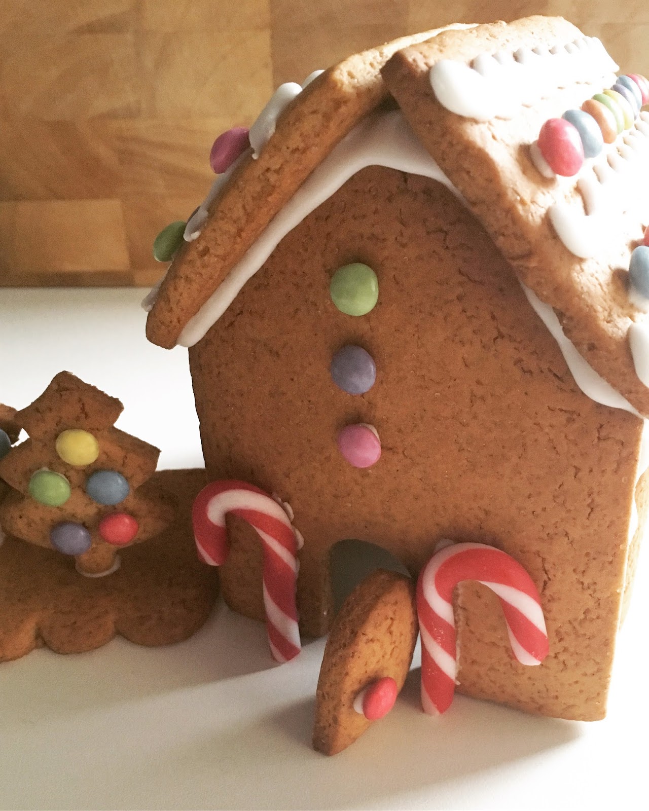 Faire une maison en pain d'épices pour Noël - L'aventurière des marmites