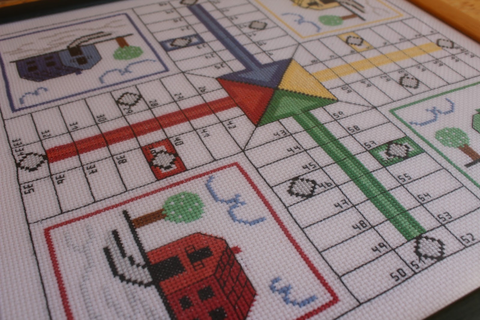 Todo con hilo y aguja, hecho a mano!: Parchís a punto de cruz