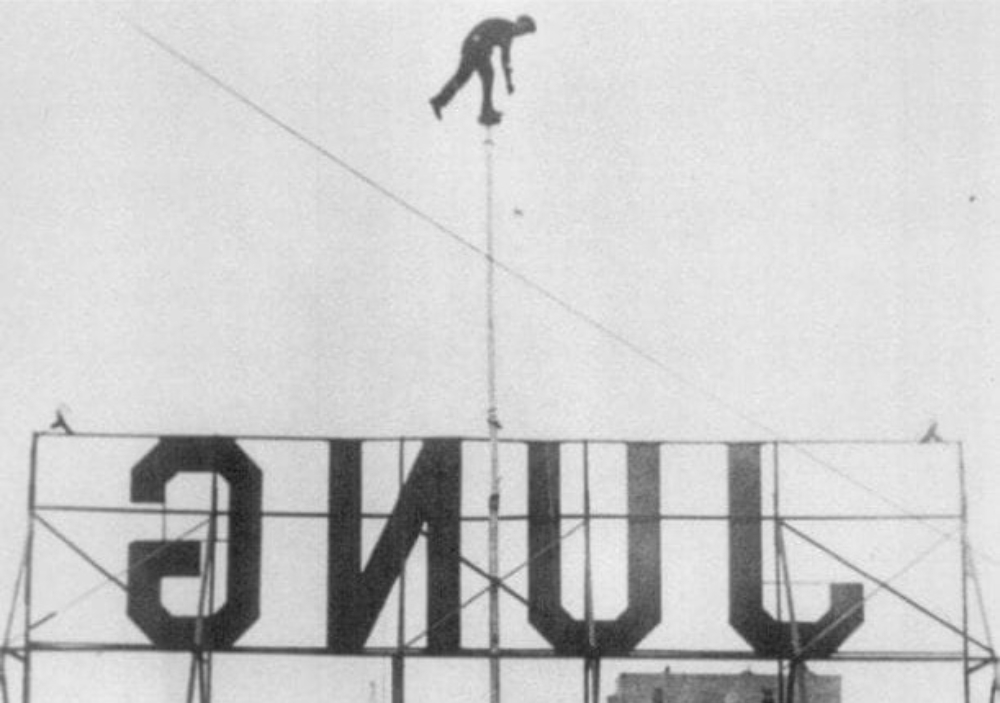 The Flagpole Sitting Trend of the 1920s Was Widely Popularized in the U ...