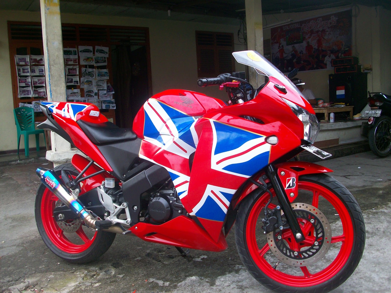 DECALS AND WRAPPING: sticker motor