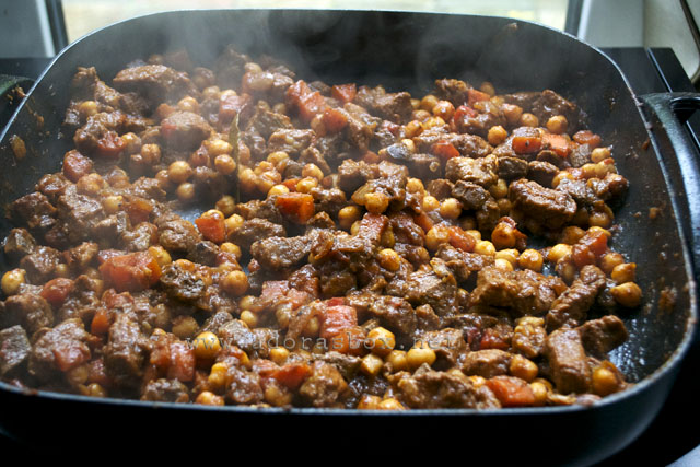 Adora's Box: MENUDO CON GARBANZOS