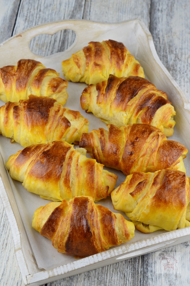 Cornuri cu unt - CAIETUL CU RETETE