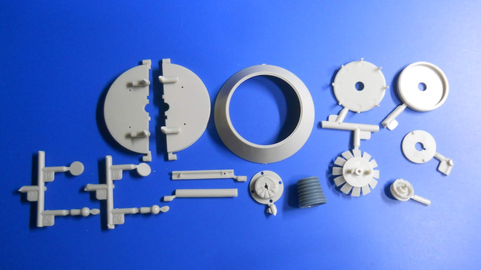 Scale Model Kit Review Blog (SMKR): ROBOT B9 Seamless Glass Dome ...