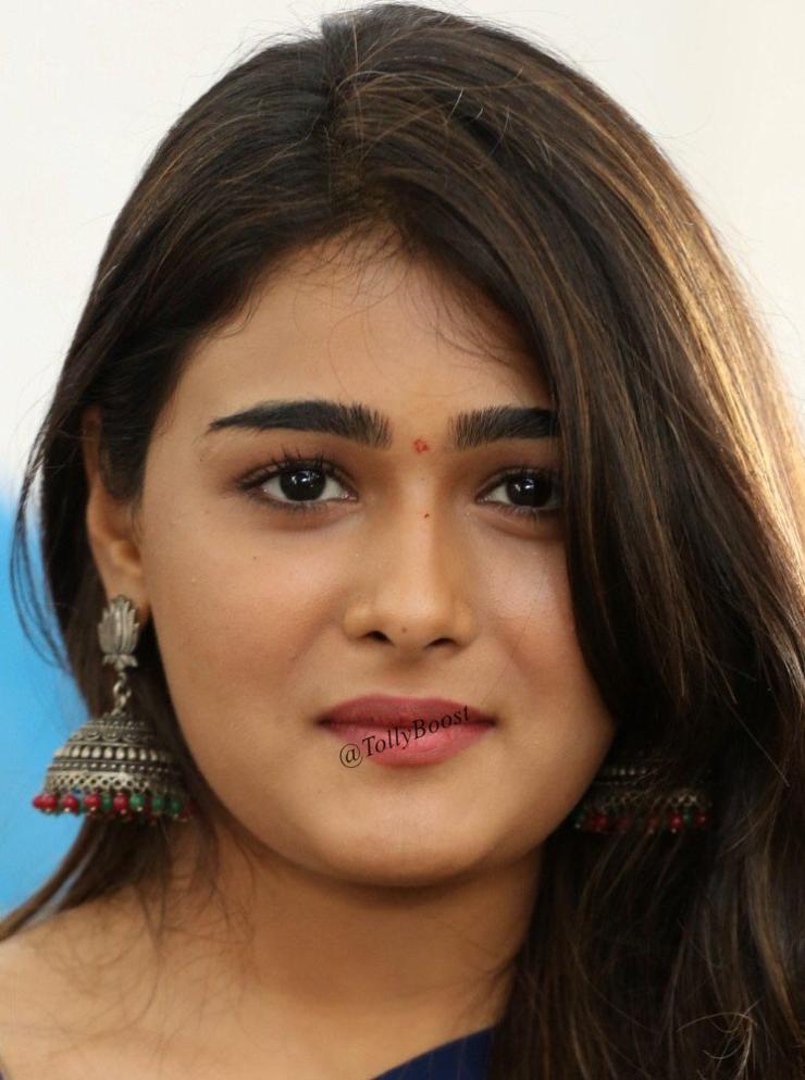 Beautiful Actress Shalini Pandey Face Closeup Long Hair - Glamorous ... Beautiful Actress Shalini Pandey Face Closeup Long Hair - Glamorous ...