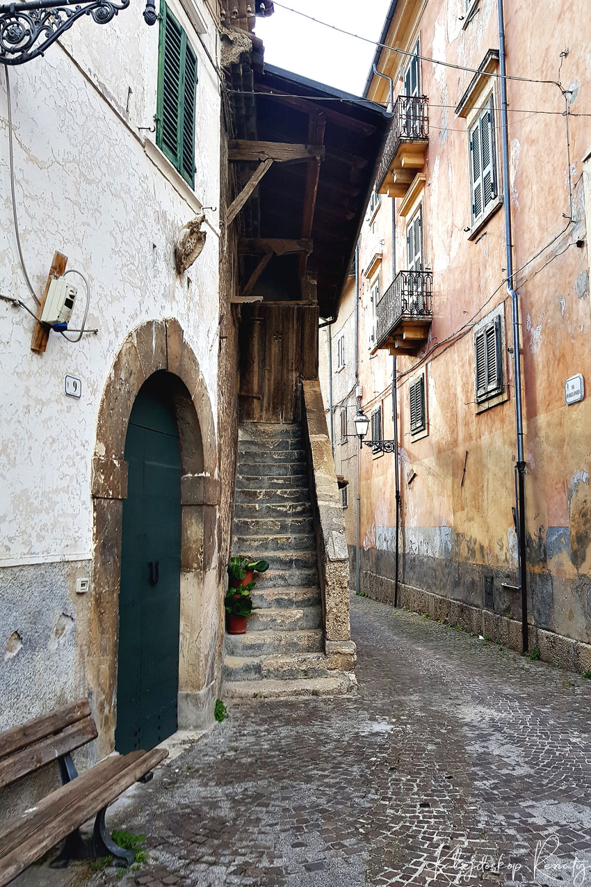 Castrovalva — bajkowe miejsce na urwisku skalnym | Kalejdoskop Renaty