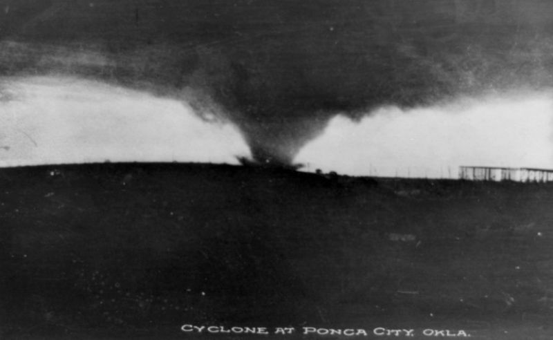 World's Earliest Tornado Photos: Storm Chasers Took Some of Fearless ...