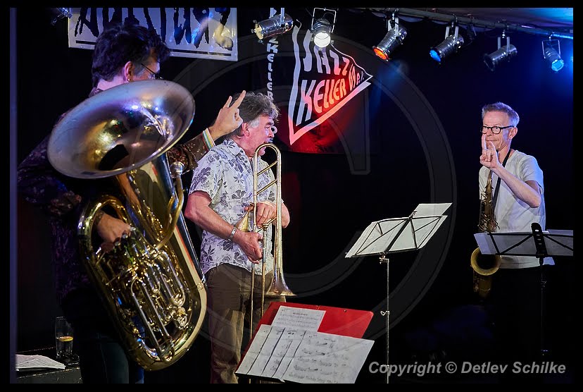 The EyeCatcher Blog: MENGEL- und andere BERGE - Jazzkeller 69 im AUFSTURZ