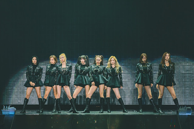 TWICE filled indoor stadium with a crowd of 10,000 ONCEs, "TWICE will ...