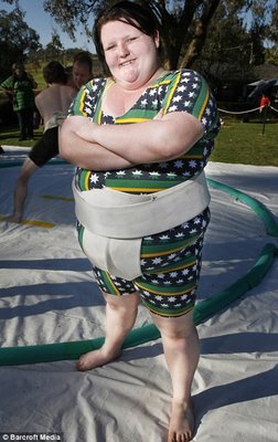 Ahli Sumo Wanita Beraksi Beraksi ( 18 Gambar )