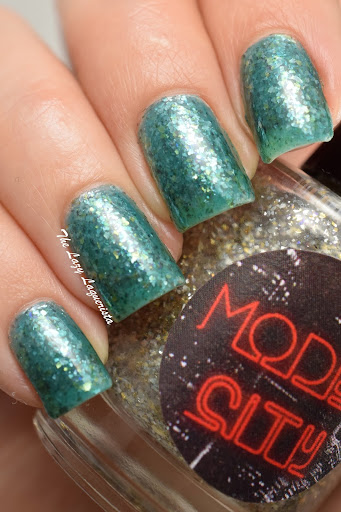 Manicure Manifesto: Microflake Jelly Sandwich With Zoya Frida & Model ...