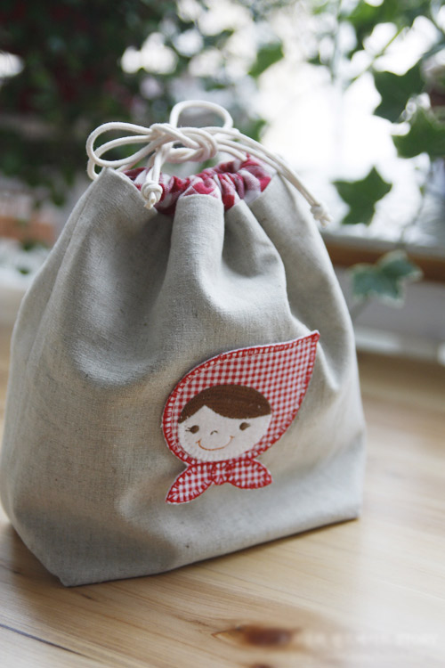 Fabric Gift Bag Tutorial ~ DIY Tutorial Ideas!