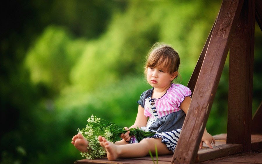 Sad Lonely Baby Girl I am so Lonely I'm So Lonely...