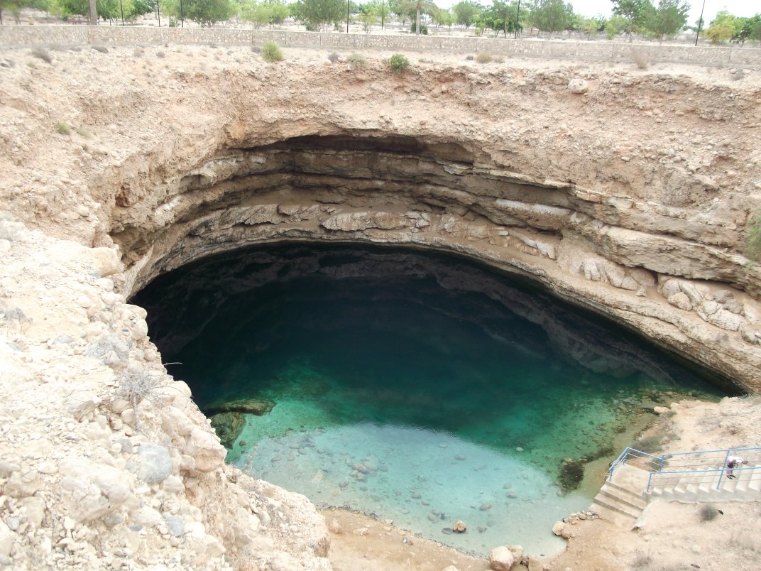 Tim In Oman: Sink hole