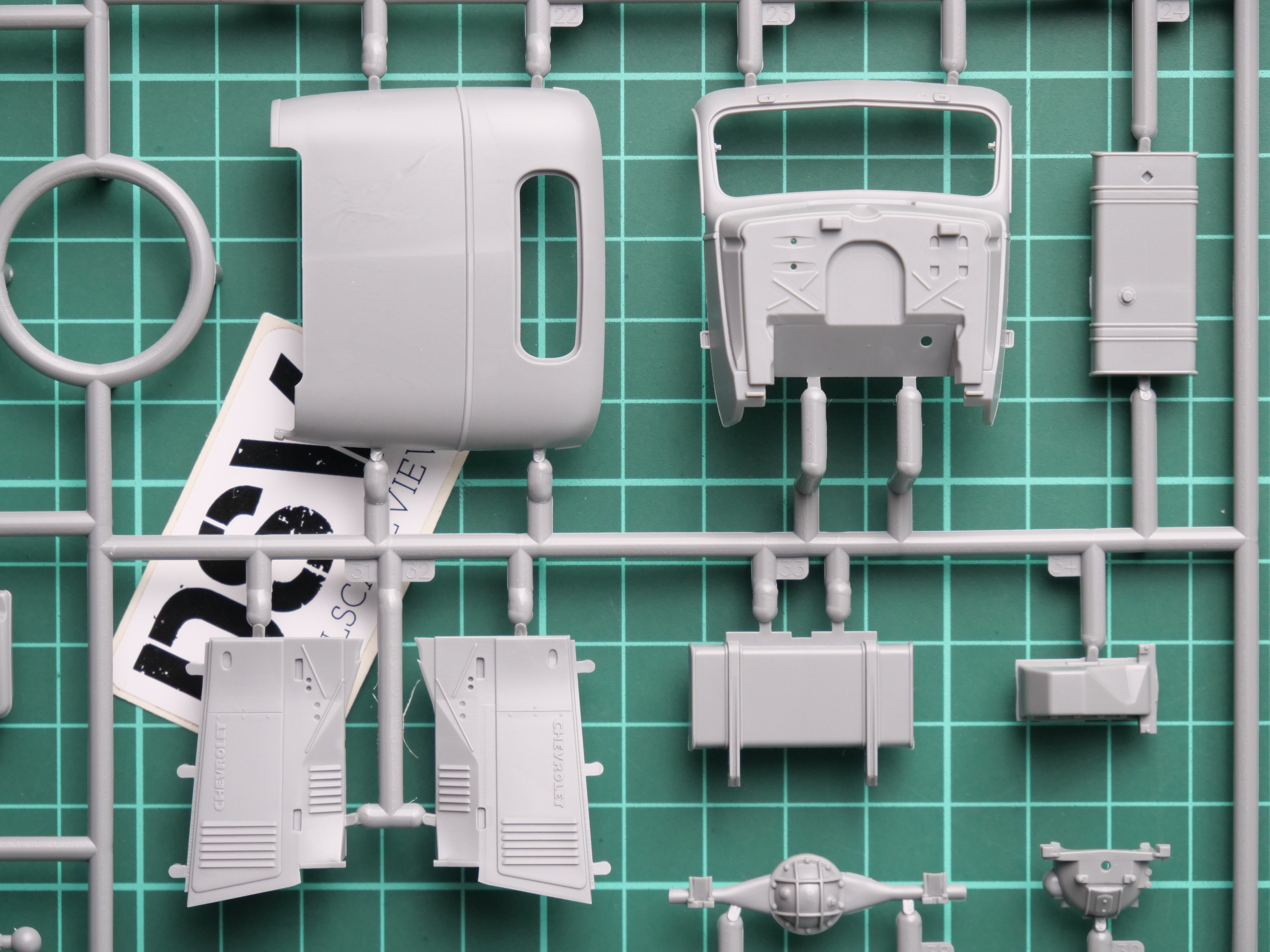 ICM 1/35 G7107 Truck (35593) - DetailScaleView