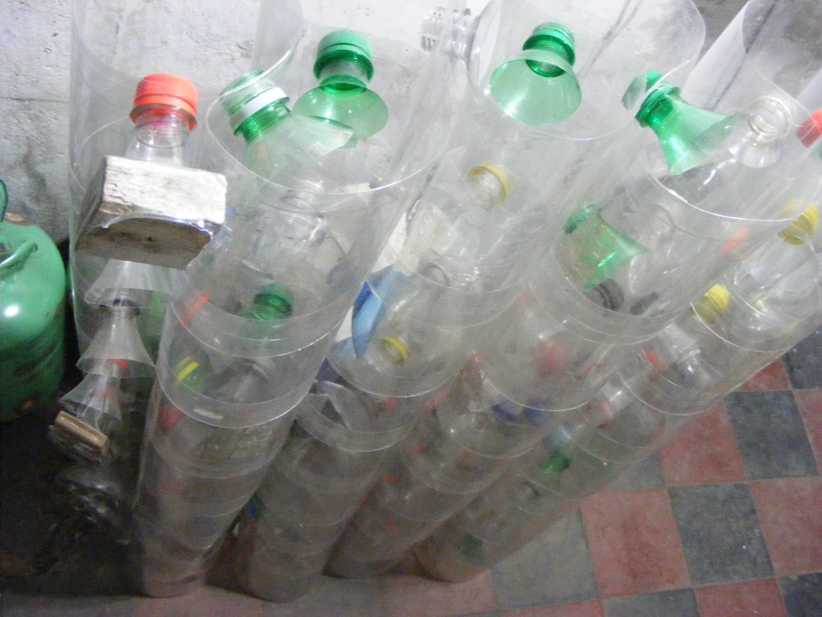 CreacionesExperimentales: Techo - laminas de PET vinculadas por pico y ...