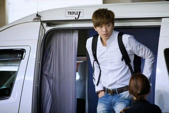 IU's handsome manager and the look she gives her bodyguard