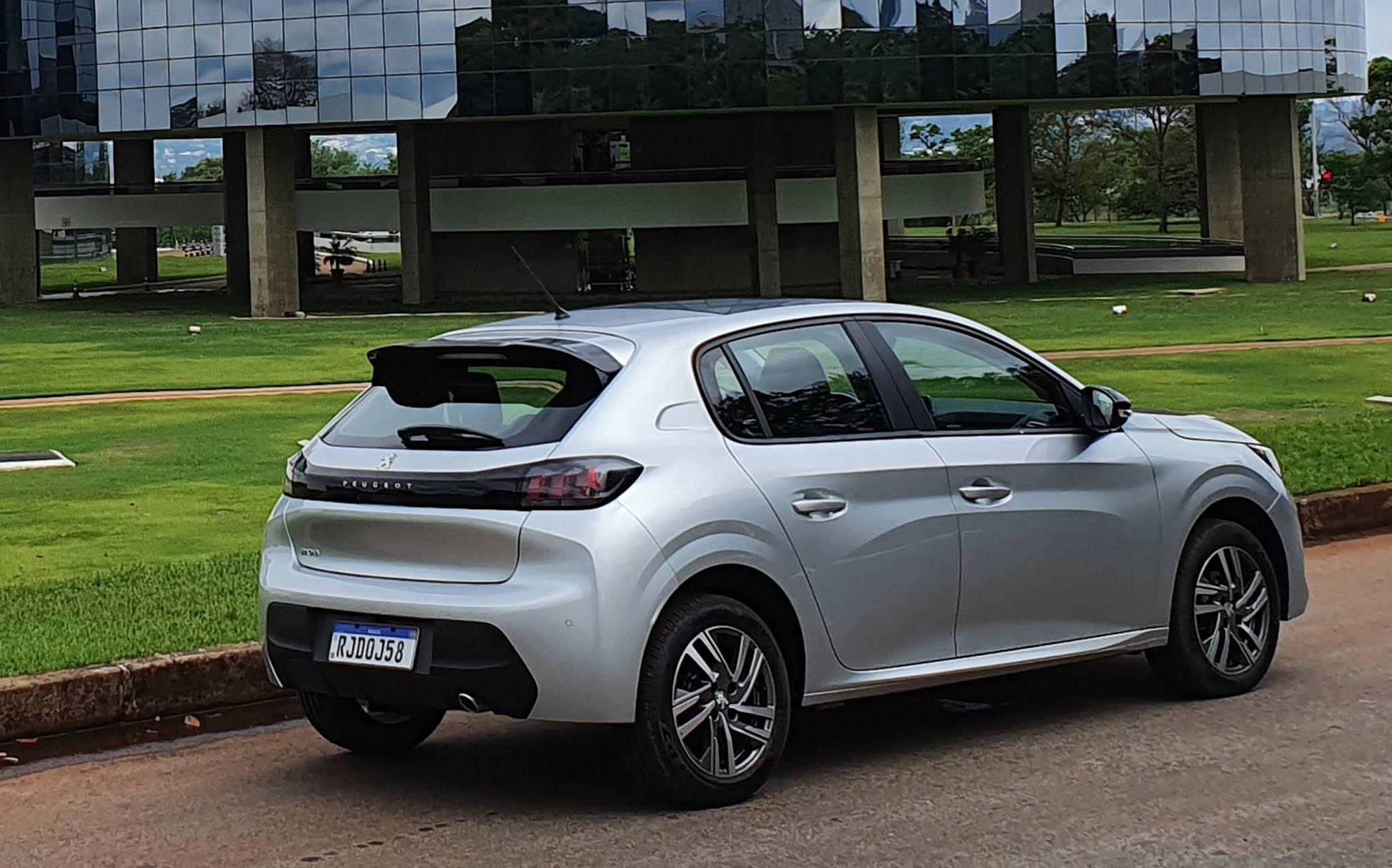 Peugeot 208 Griffe 1.6 TipTronic 2021: impressões ao dirigir