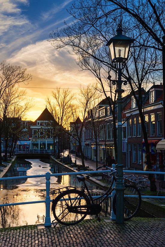 awesome pics: winter evening in Delft, Netherlands