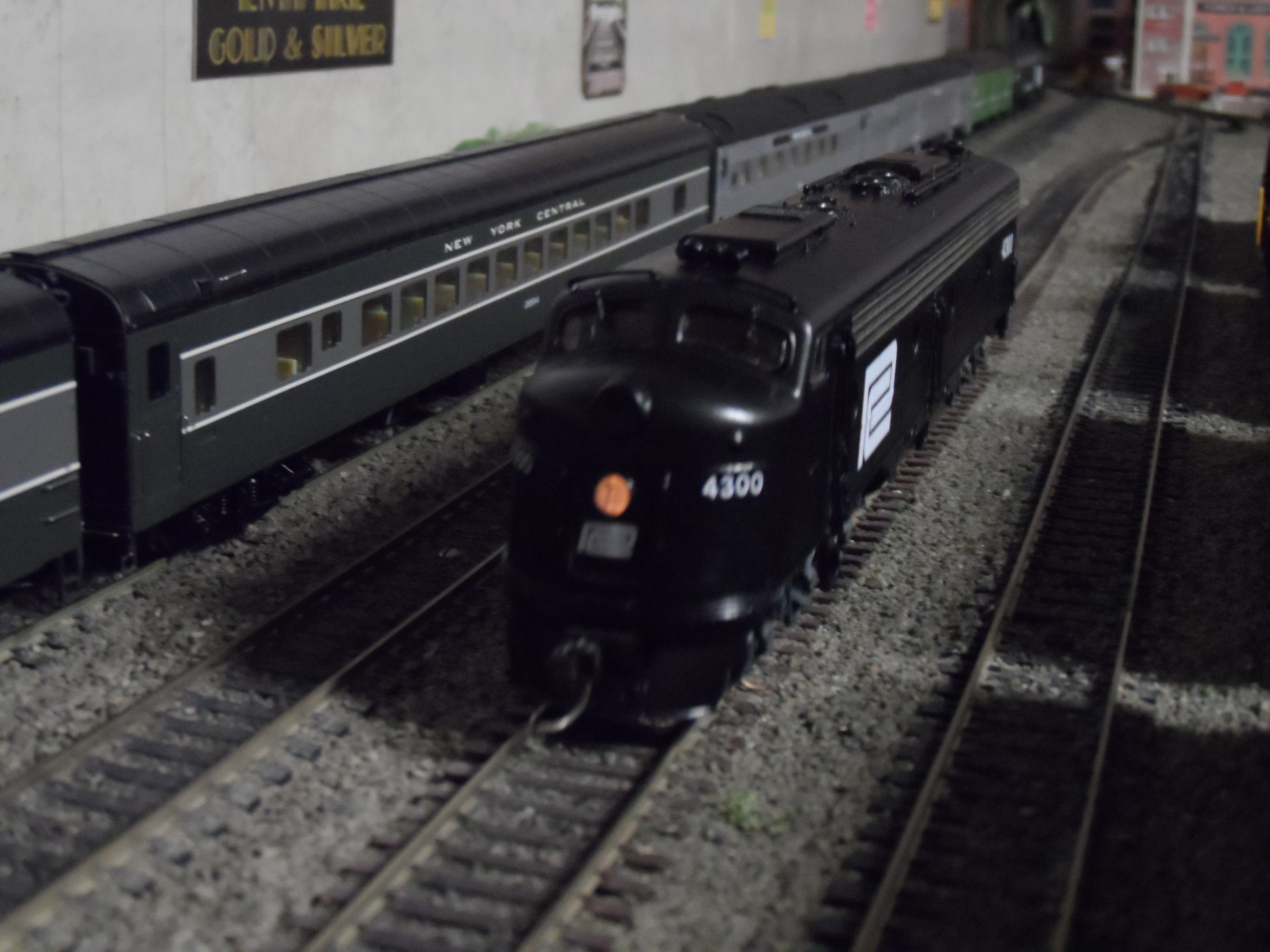 New York Central Train Layout: Penn Central E8A #4300 Project