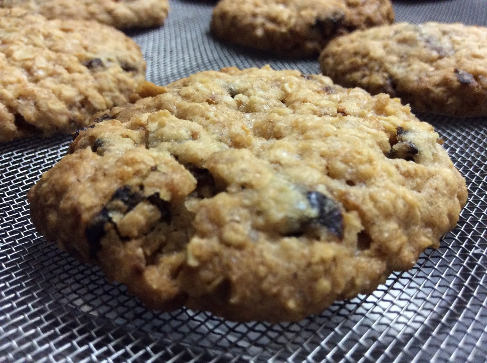 Bake it like me!: Prunes Honey Oat Cookies (Eggless)