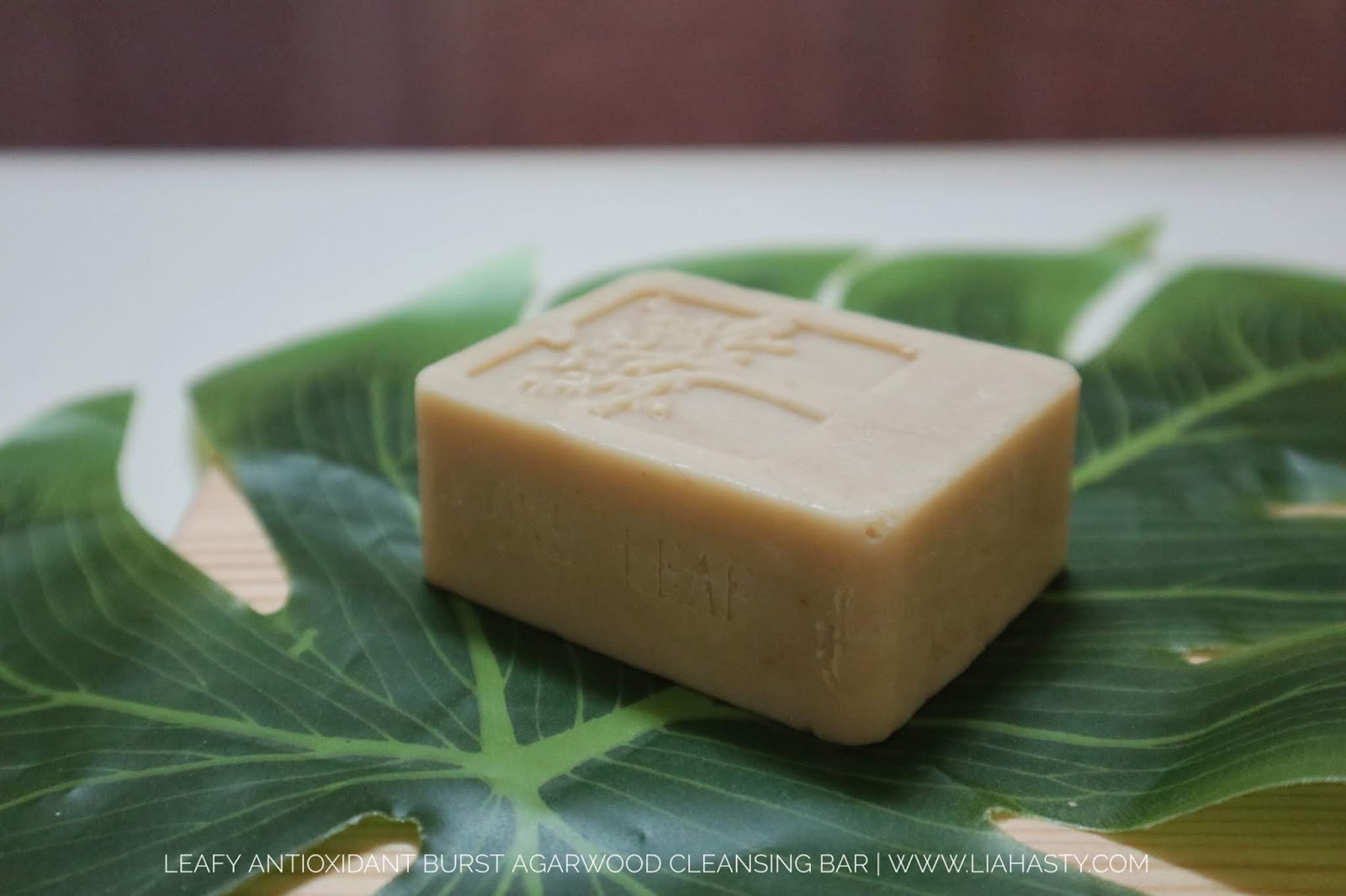 Sabun Gaharu 2 in 1 dari Leafy Antioxidant Burst Agarwood Cleansing Bar ...