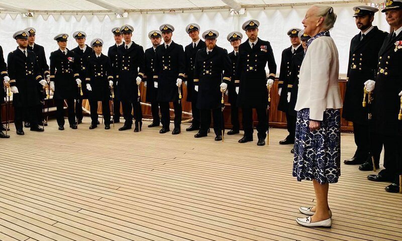 Queen Margrethe received new officers from the Navy