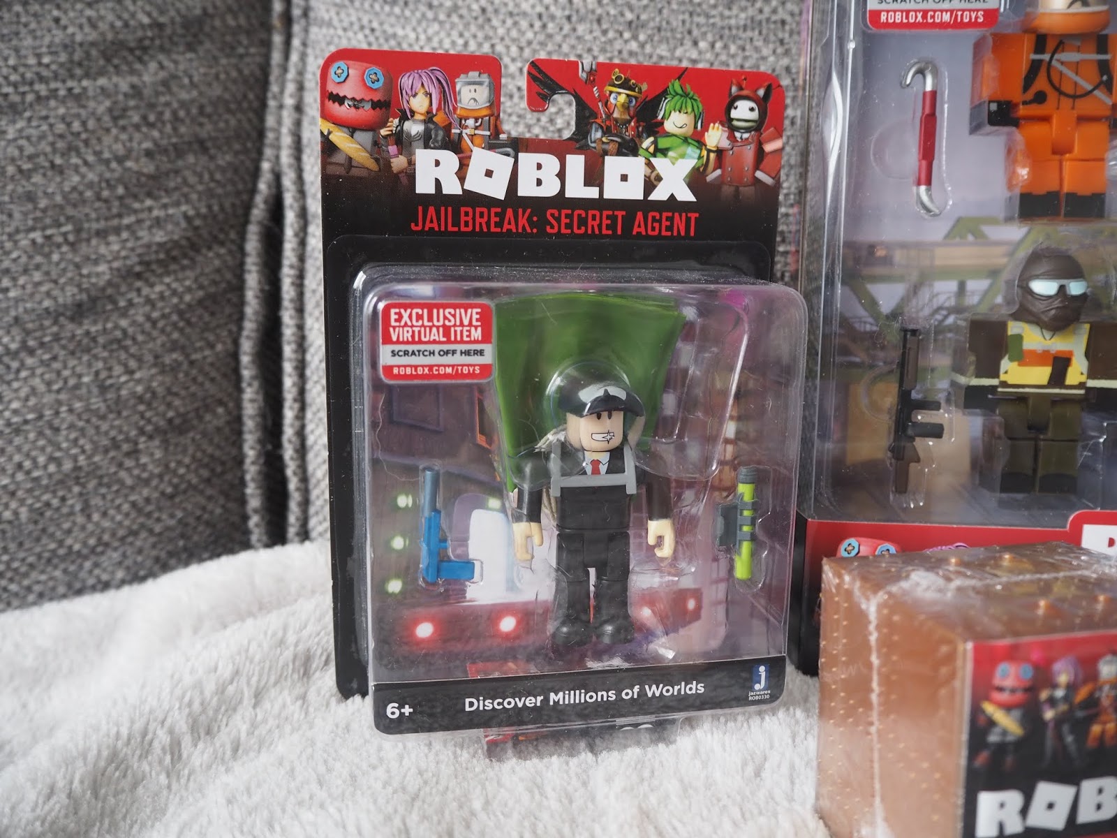 Chic Geek Diary: The NEW Roblox Toys from Jazwares - Review & Giveaway