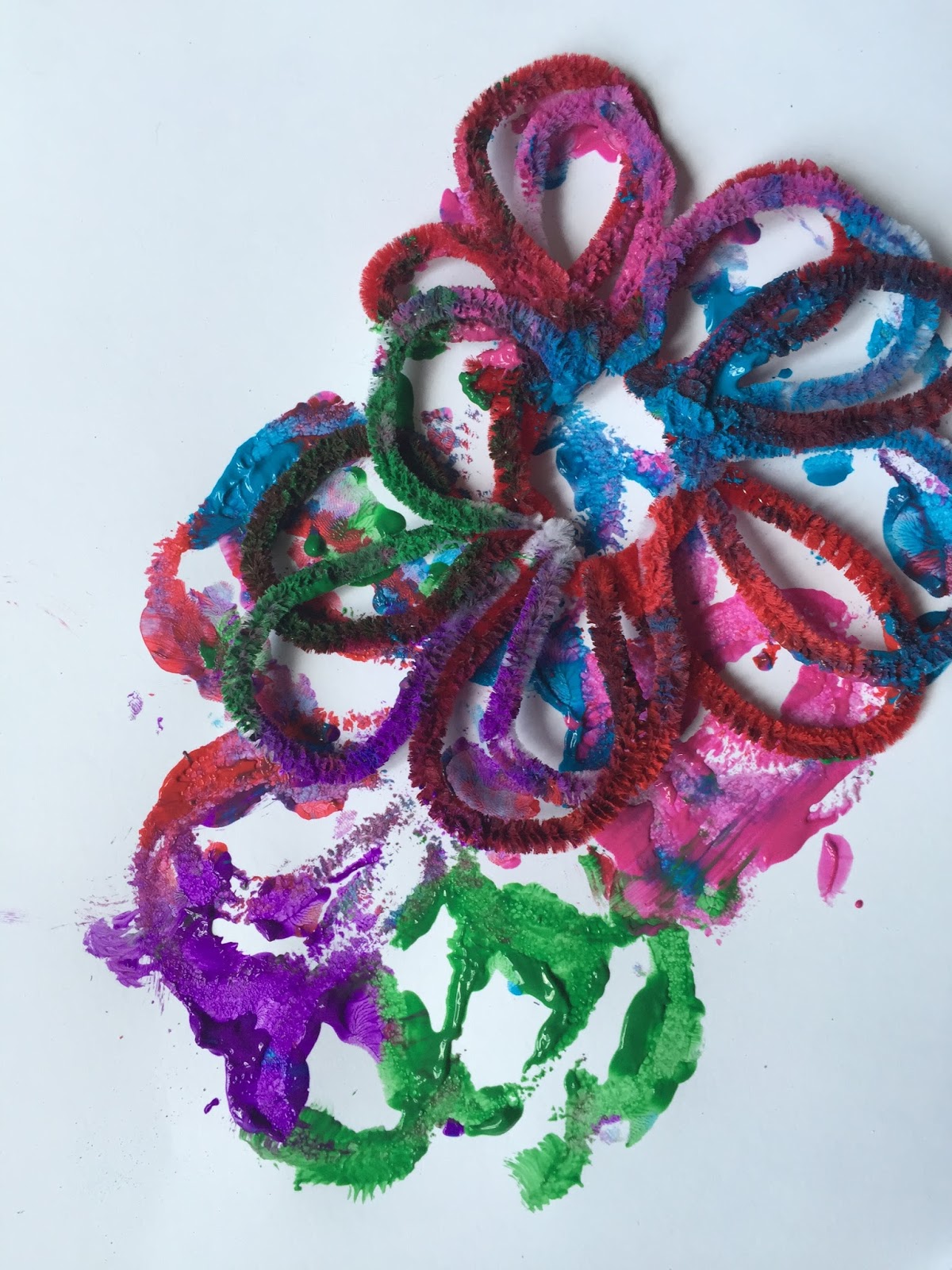 Mini Monets and Mommies: Pipe Cleaner Paint Prints: Kids' Flower Art