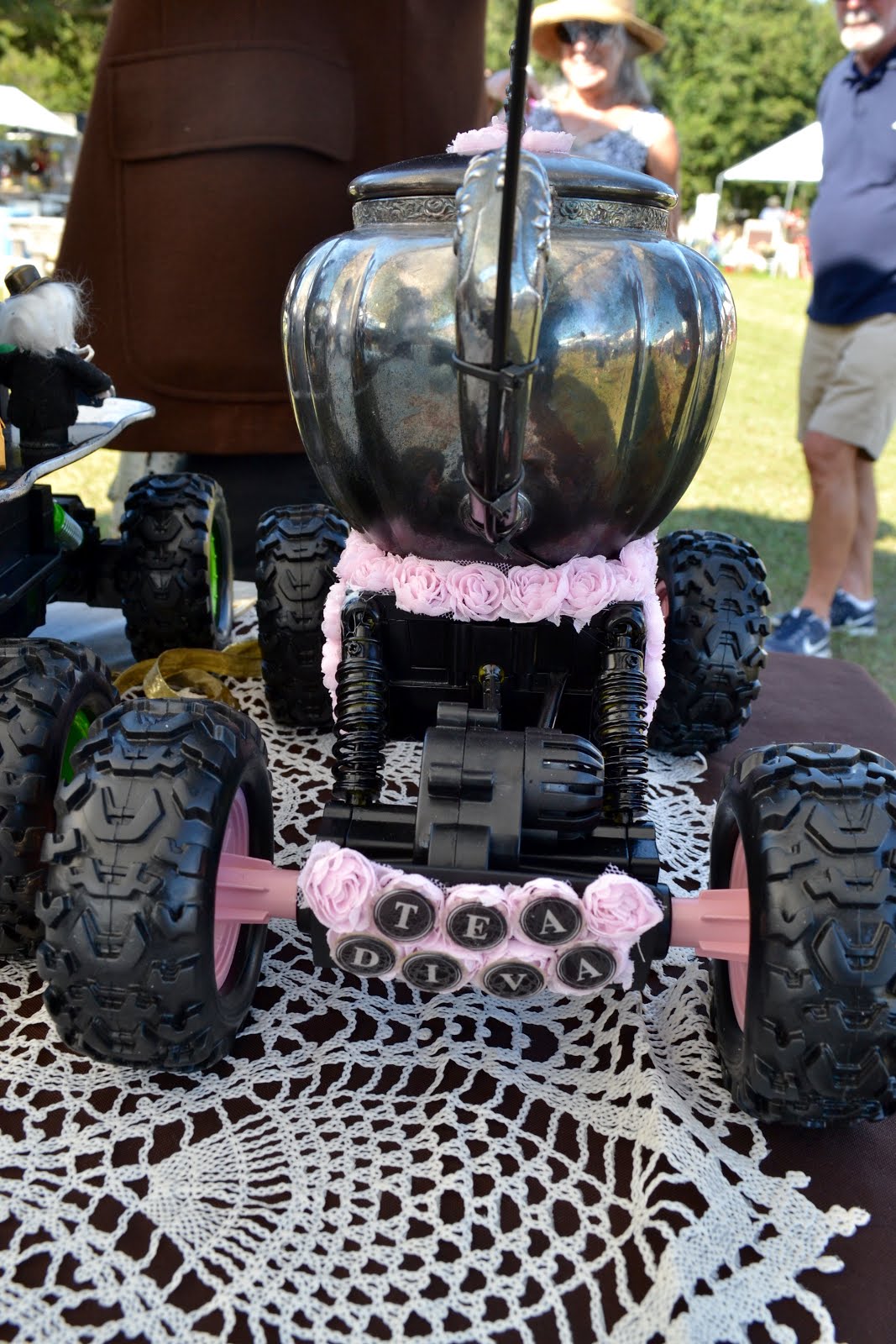 Over the Crescent Moon: Teapot Tuesday: Featured Teapot Racer: Tea Diva