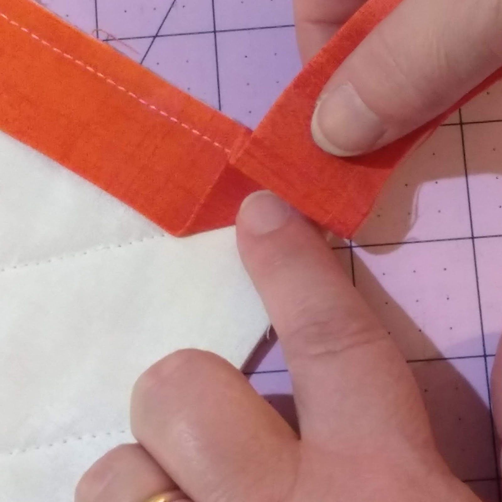 Canuck Quilter: Corner trimming tool meets binding