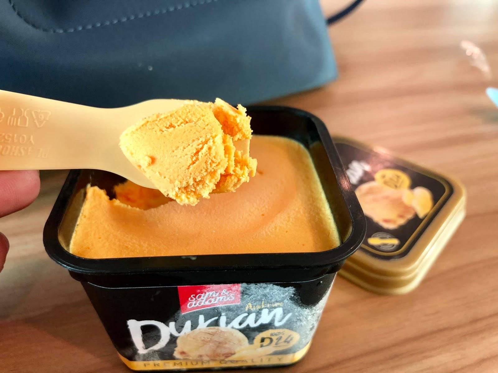 AISKRIM DURIAN D24 SAM & ADAM'S 100% RASA DURIAN MEMUKAU