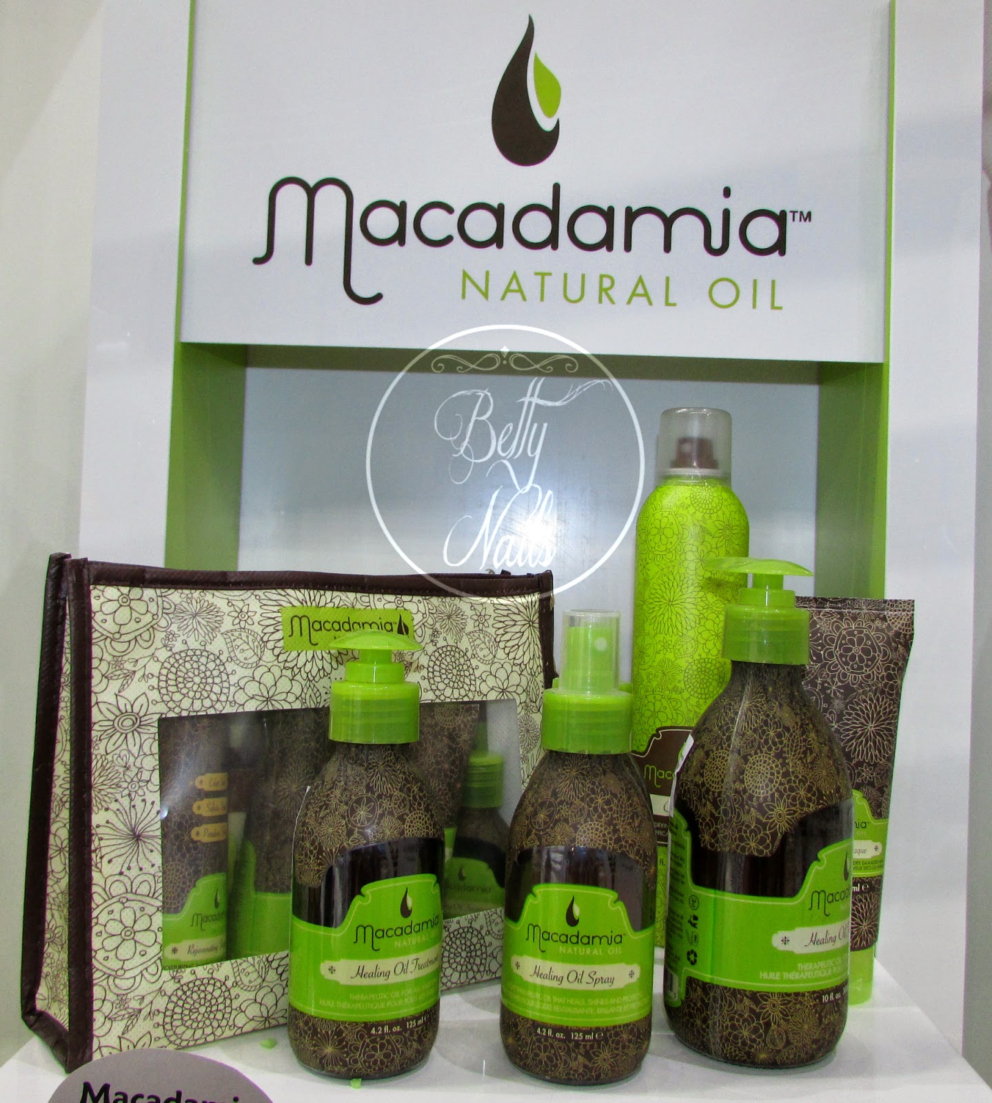 Betty Nails: SK Pro Stand & Macadamia Natural Oil