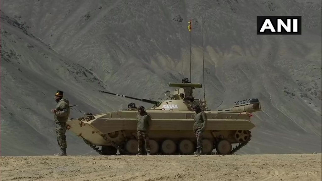 The Dead District: Indian Army's T-90S Bhishma MBTs on 4700m over sealevel