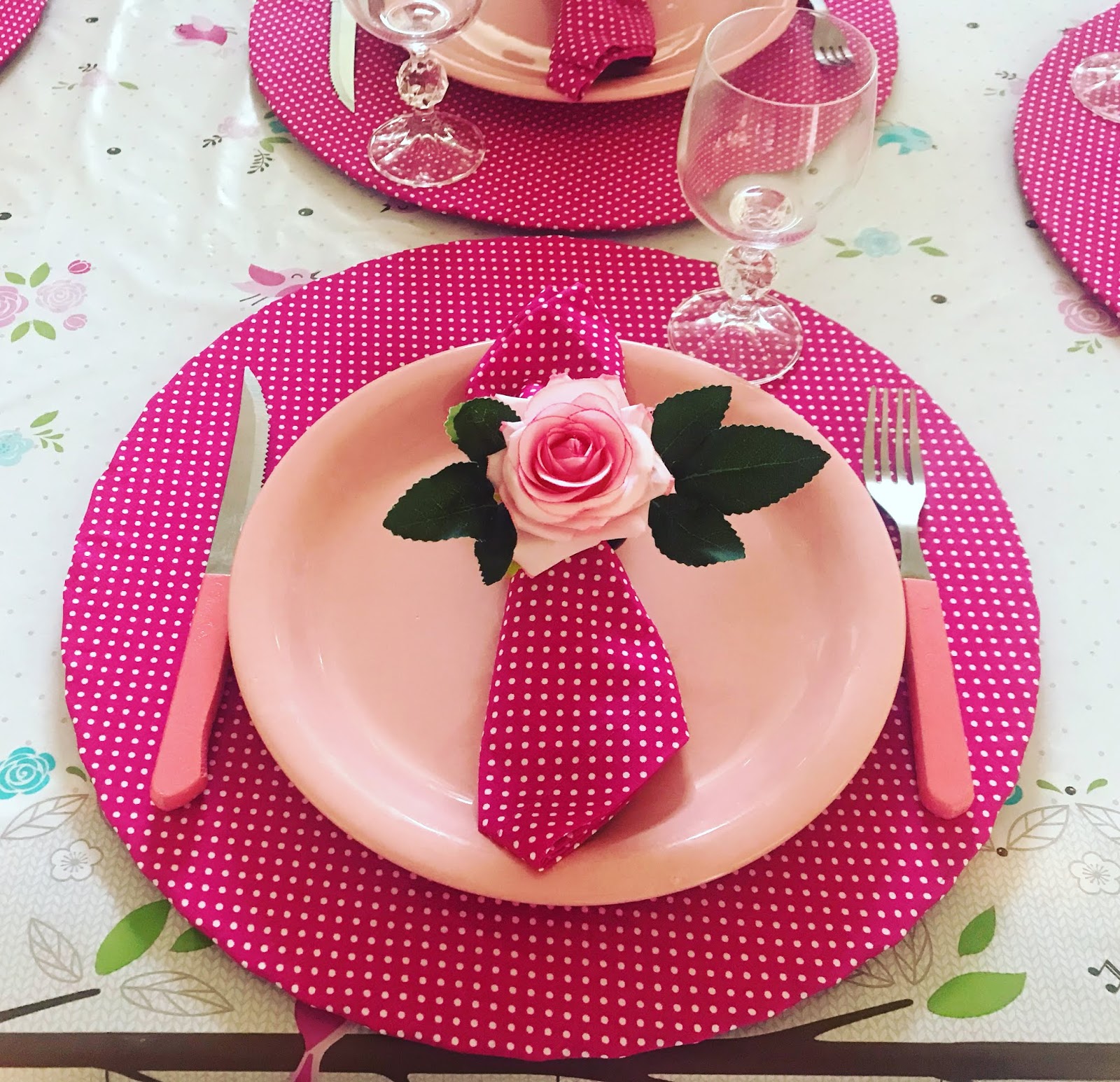 MINHA MESA POSTA COR DE ROSA - Blogueira S.A.