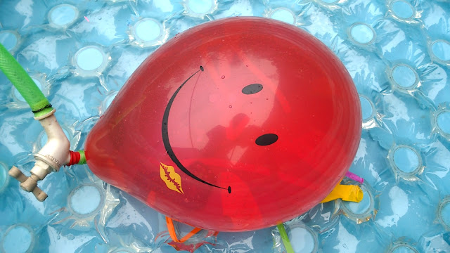 Finger Family Kids Studio: Learn Colours Water balloons for kids ...