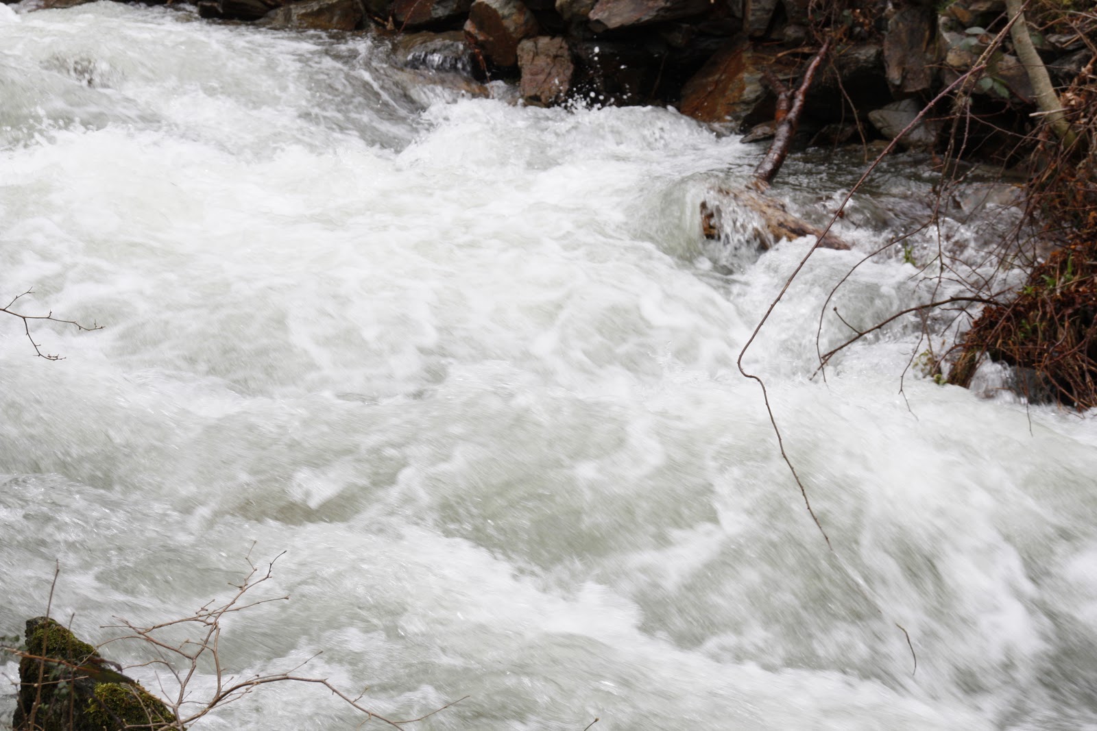 Fotografía en la Rioja: Gran Caudal en nuestros Ríos.