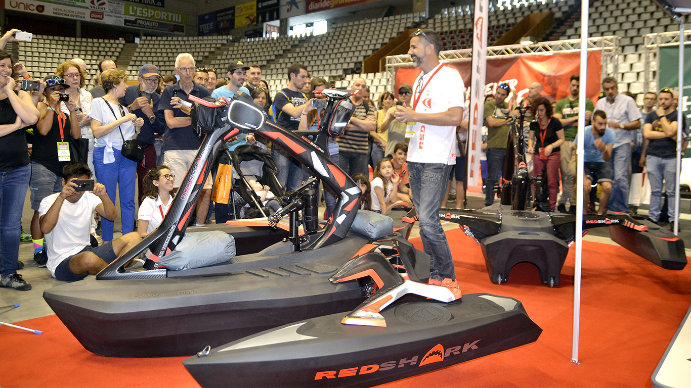 Nuevo trimarán Red Shark Bikes ~ Ultimate Bikes Magazine