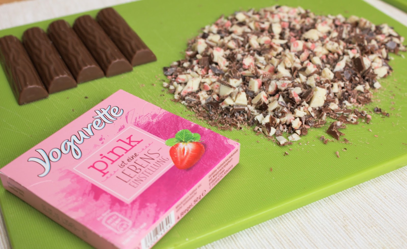 Pudica's Food Corner: Yogurette Torte - A Birthday Yoghurt-Raspberry ...